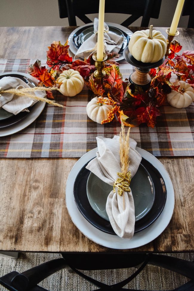 Fall and Thanksgiving tablescapes and table decor options