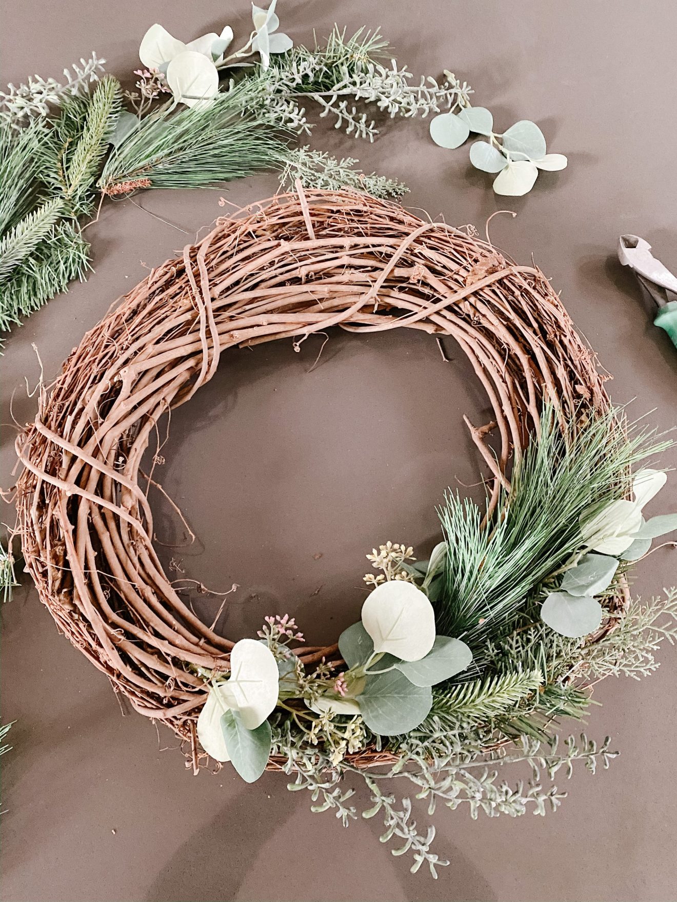 How to Make a Winter Wreath - Sprucing Up Mamahood Blog