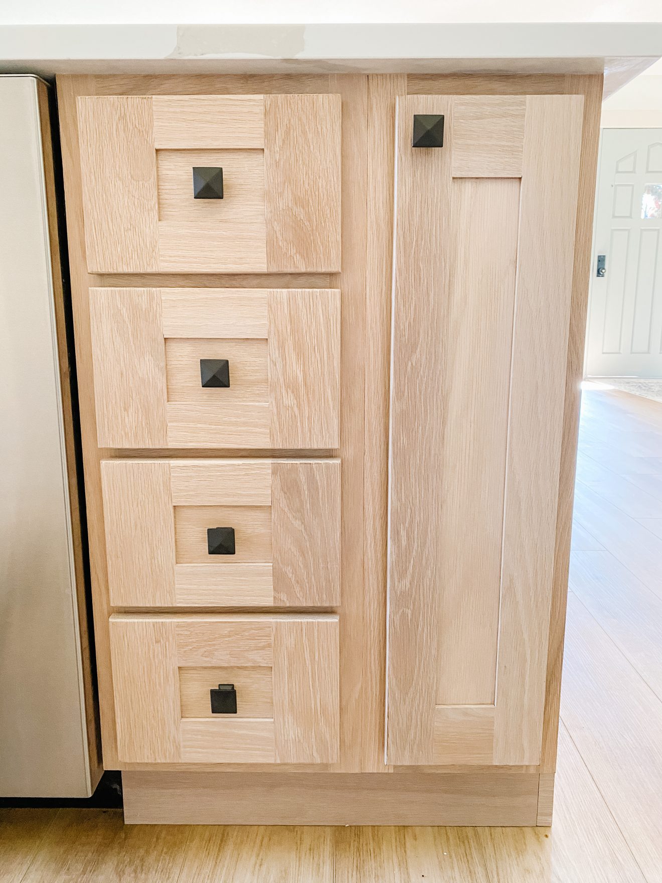 How to Mix and Match Cabinet Hardware - Sprucing Up Mamahood