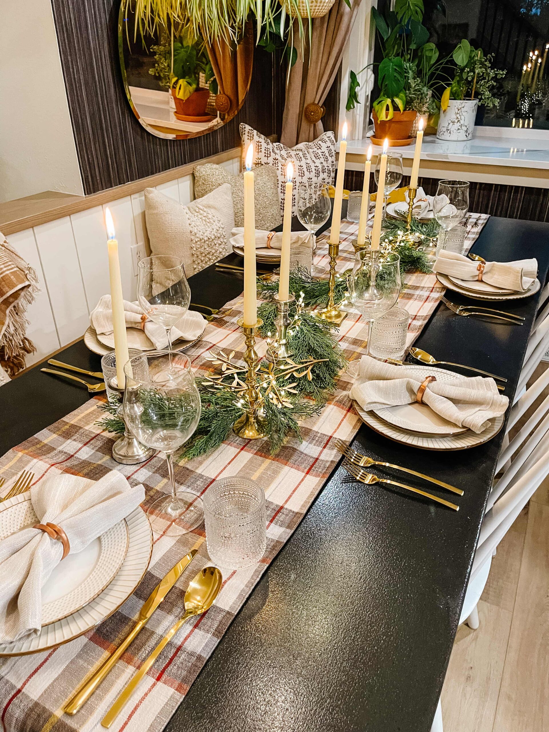 Simple & Elegant Holiday Tablescape Idea - Sprucing Up Mamahood