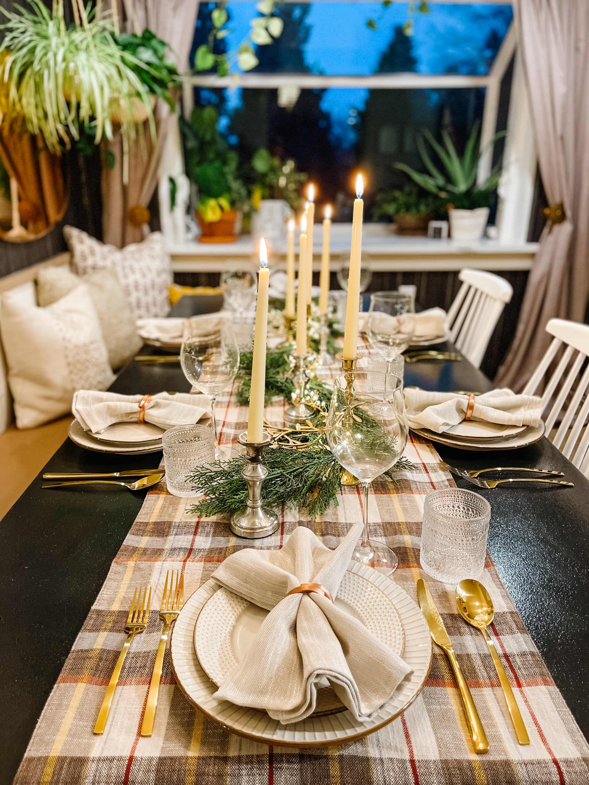 Simple & Elegant Holiday Tablescape Idea - Sprucing Up Mamahood